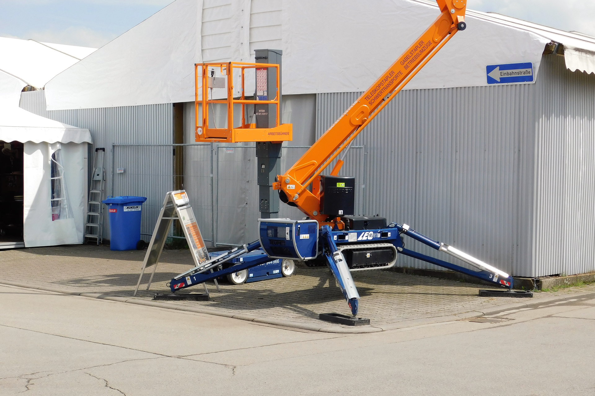 Sonderfahrzeuge auf Kettenfahrwerk | BS Mietservice GmbH